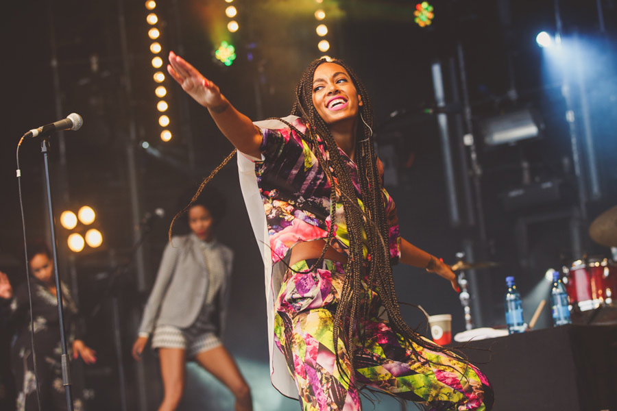 Solange debuts new song 'Rise' live, hints that new album is coming