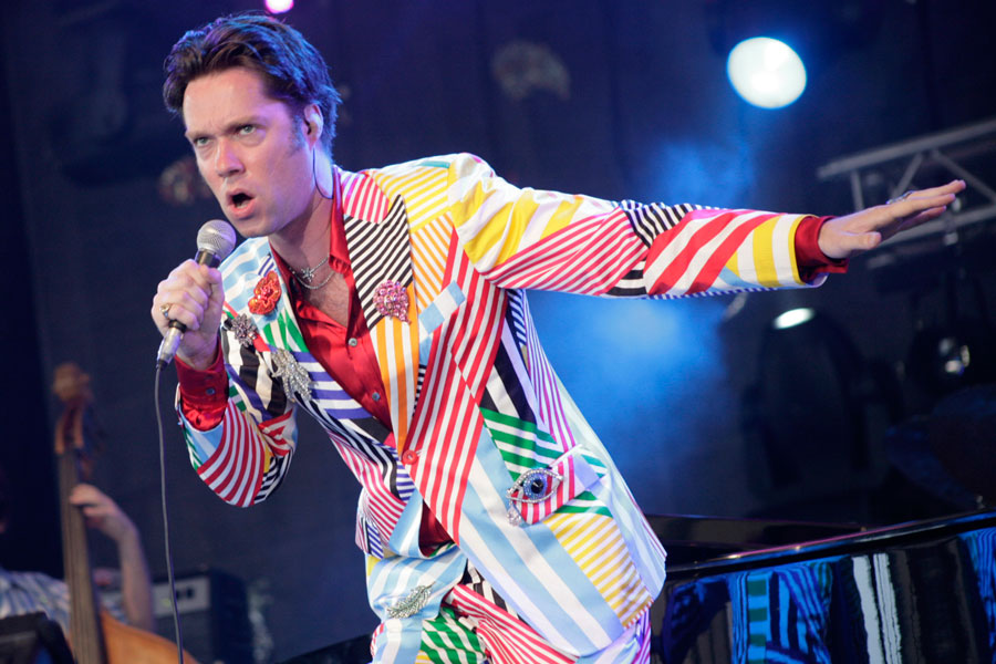 Rufus Wainwright to play Mark Ronson produced songs at London show
