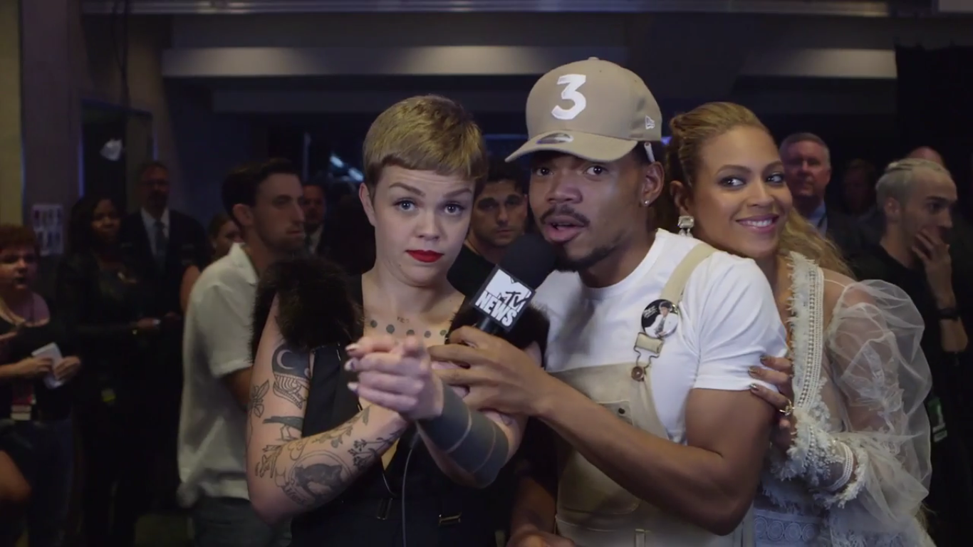 Watch Beyonce crash a Chance The Rapper interview at the MTV VMAs