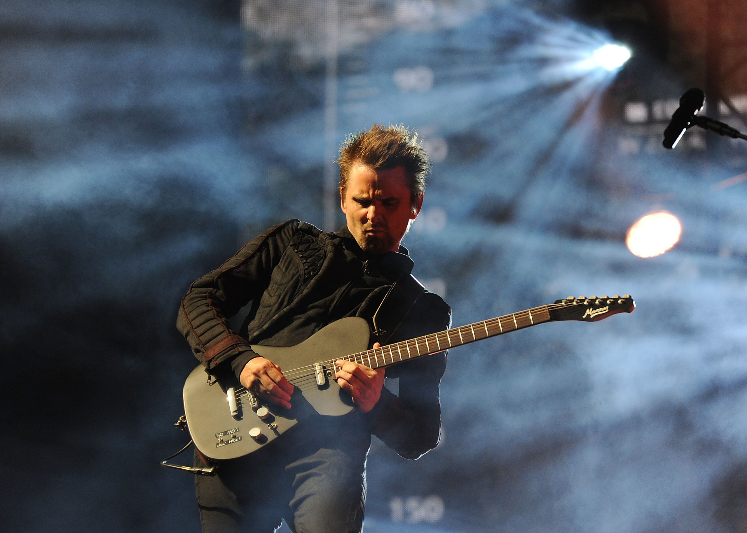 Muse set for first US Number One album with 'Drones'