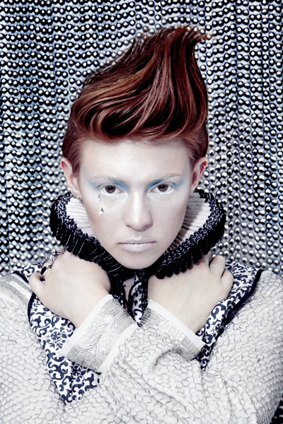 Watch La Roux perform new track 'Tropical Chancer'
