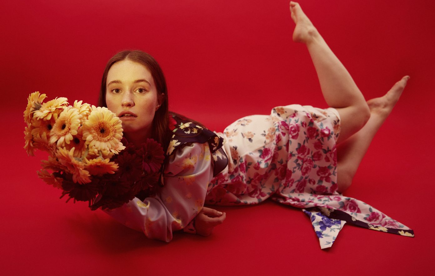 On The Cover – Sigrid: “There’s a part of me that comes out when I play ...