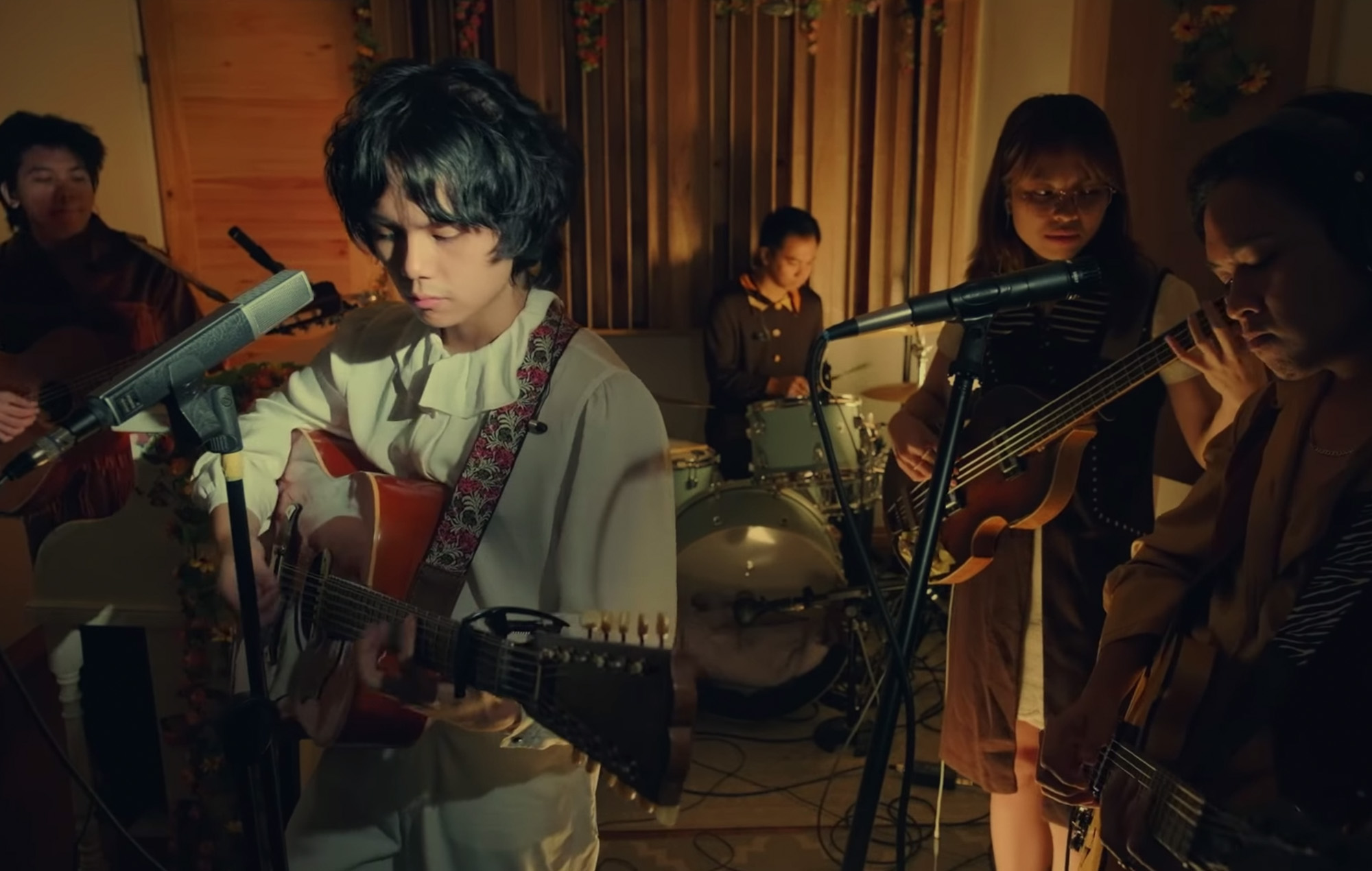 Watch Zild perform ‘Huminga’ track ‘Paalam Mahal’ live with his band