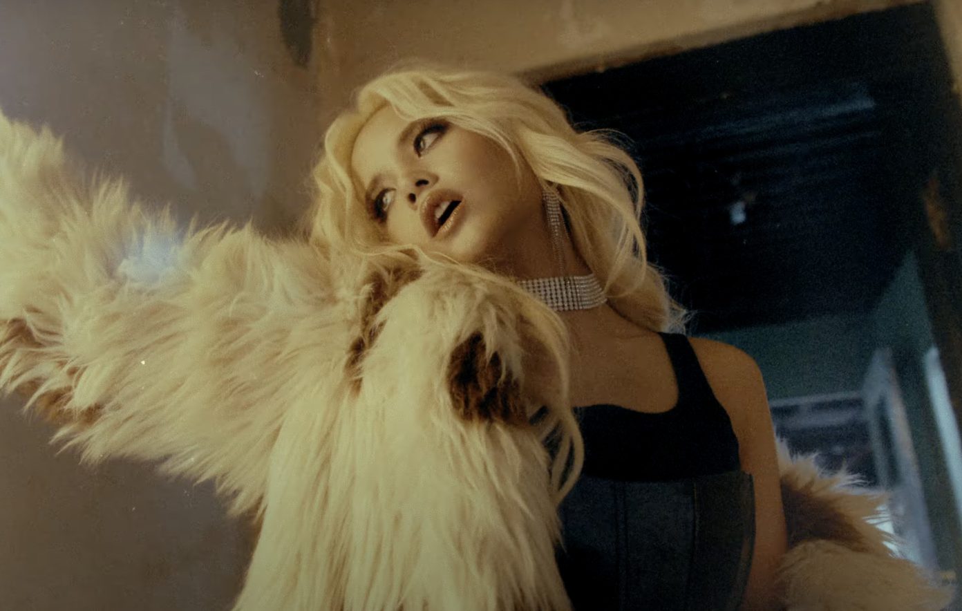 Ex-CLC member Sorn dances alone in music video for 'Sharp Objects'