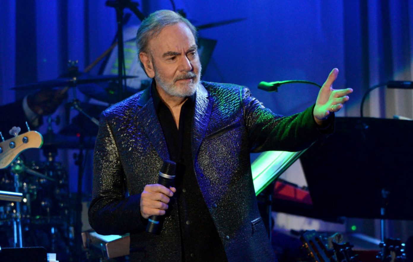 Neil Diamond makes rare public appearance and sings 'Sweet Caroline'