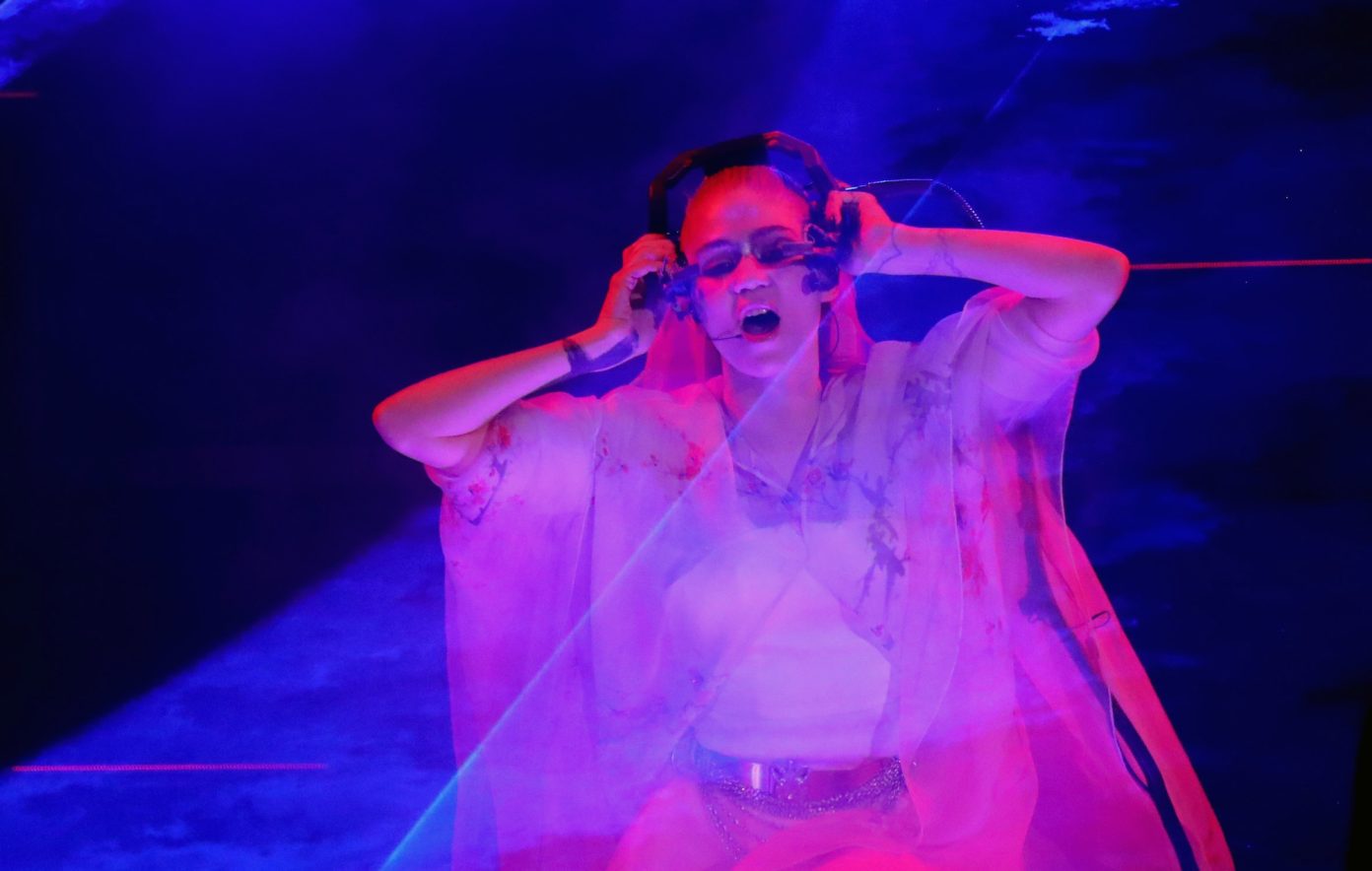 Grimes plays unreleased song 'Welcome To The Opera' during DJ set at ...