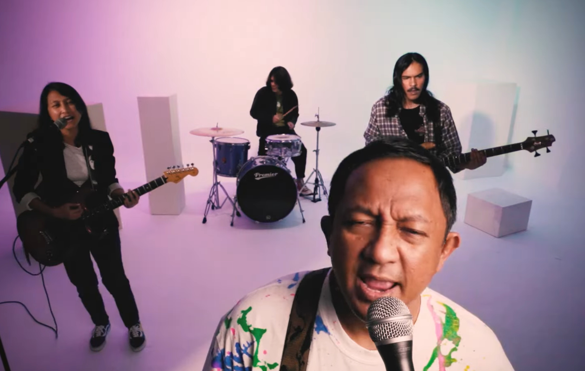 Couple release first single in two years, 'Let Me Love You'