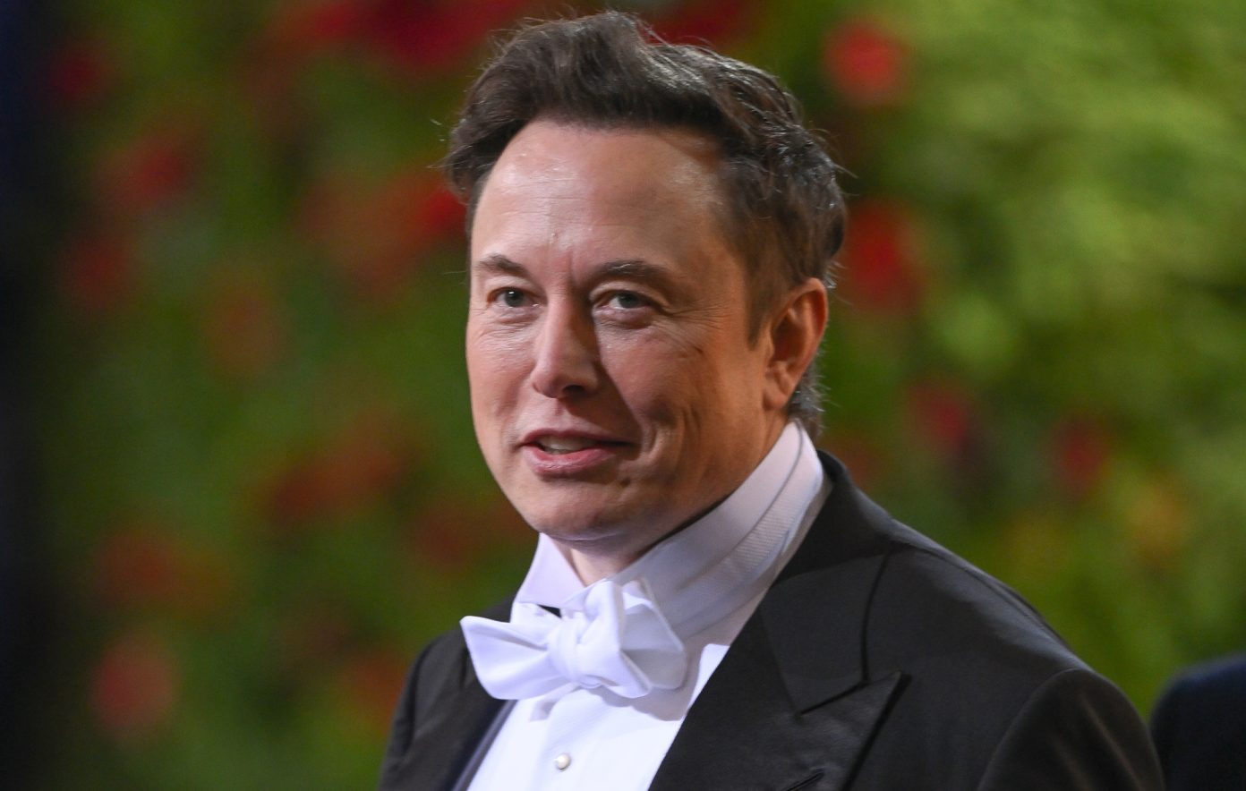 Elon Musk reportedly planning to make Twitter charge $20 per month for ...