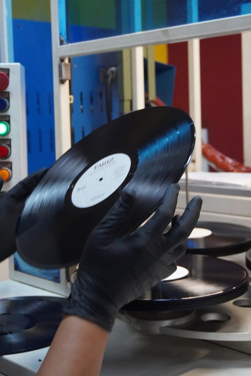 Di dalam pengenalan pabrik vinyl baru di Indonesia, PHR Pressing