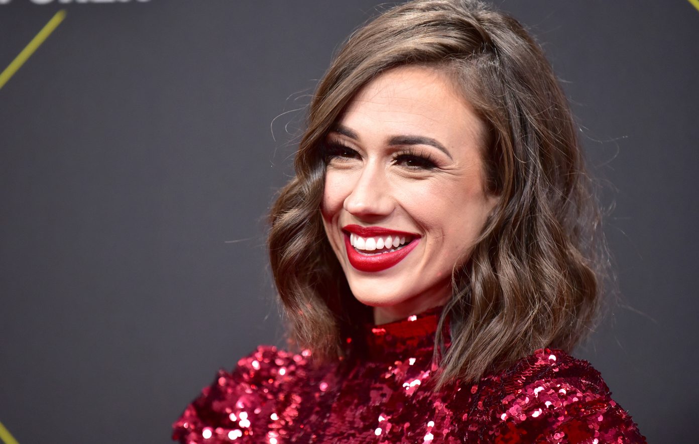 Colleen Ballinger performs Beyoncé song in dark face paint in clip