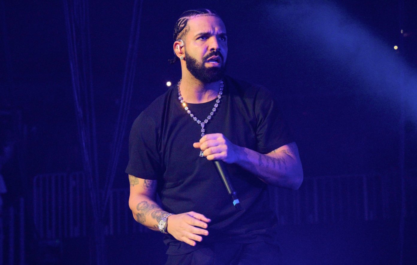 Drake calls out man for wrestling woman at concert: "Are you dumb?"