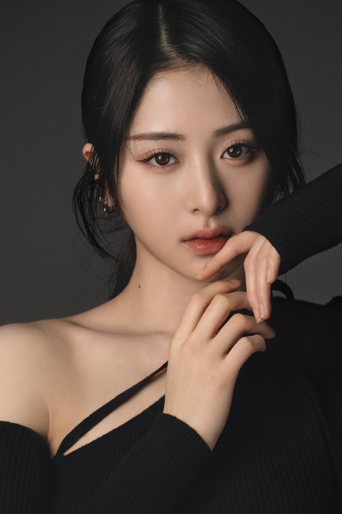 Huh Yunjin on how LE SSERAFIM are her "blessing in disguise"