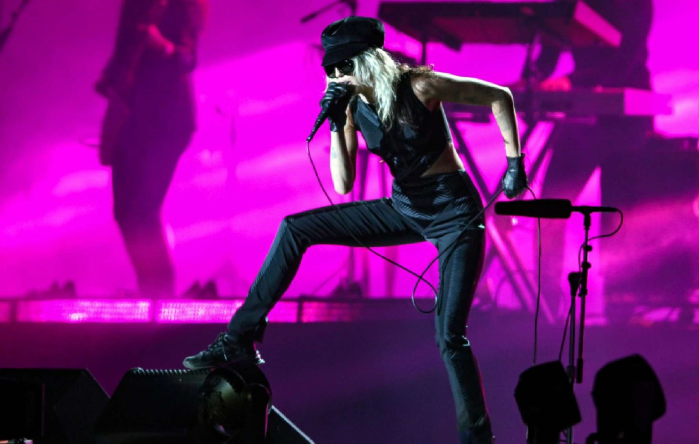 Miley Cyrus explains why she struggles with touring: "It isn't healthy ...