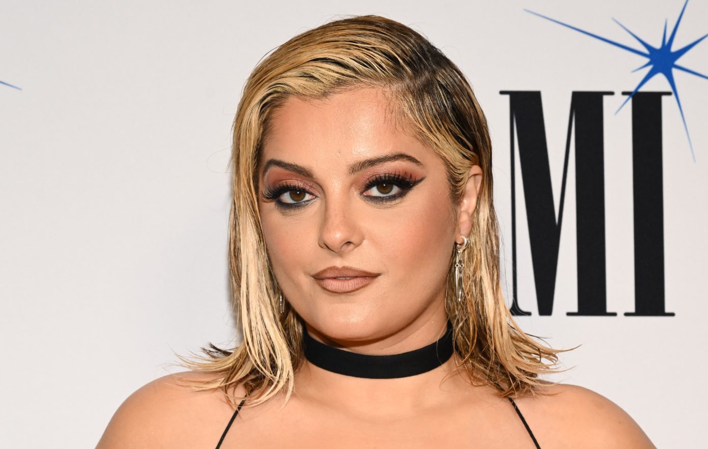 Bebe Rexha kicks out concertgoer for throwing objects on stage
