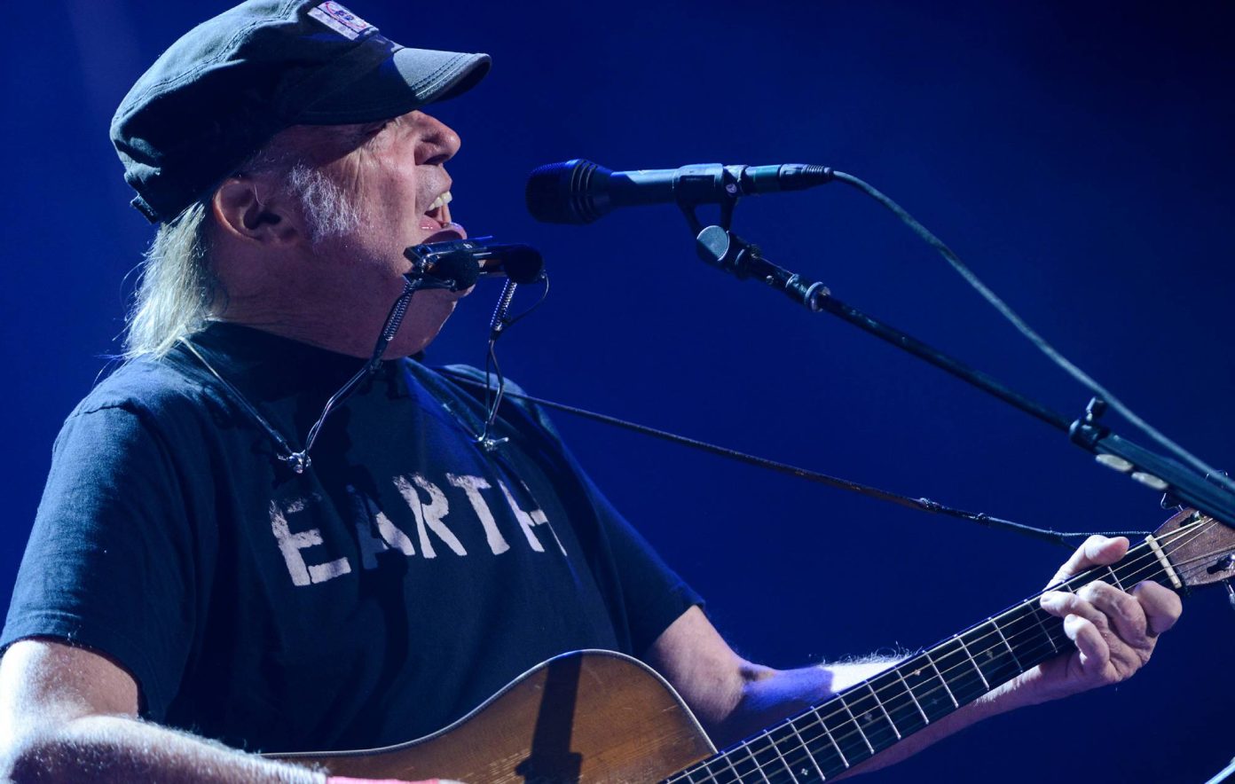 Neil Young to perform free concert in Ukraine