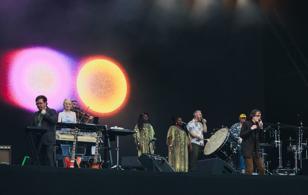 Pulp at Glastonbury 2025 review: Patchwork’s not-so-secret set is one ...