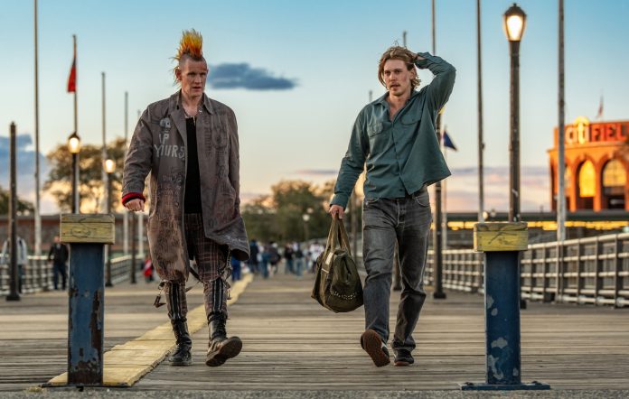 Caught Stealing review: Darren Aronofsky’s nostalgic '90s rampage